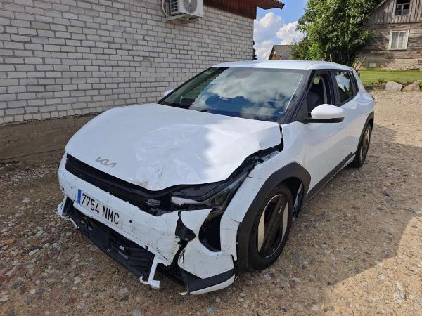 Белый Киа EV4 2026 в Тельшяй, объемом двигателя 0.00 л и пробегом 7 тыс. км за 18600 €, фото 3 на AUTOMOTO.COM.LV