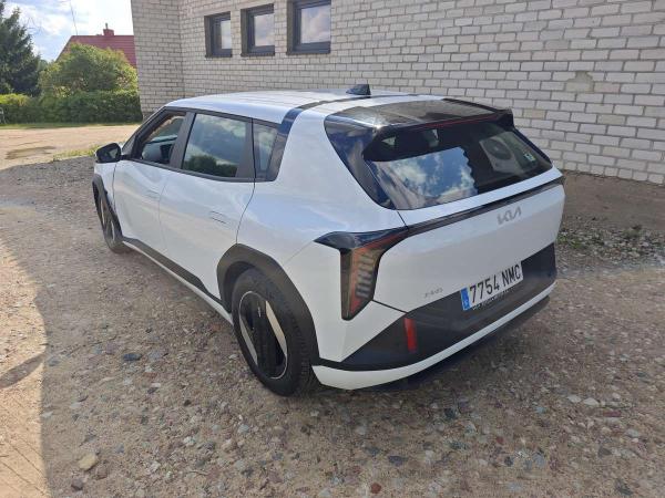 Белый Киа EV4 2026 в Тельшяй, объемом двигателя 0.00 л и пробегом 7 тыс. км за 18600 €, фото 4 на AUTOMOTO.COM.LV