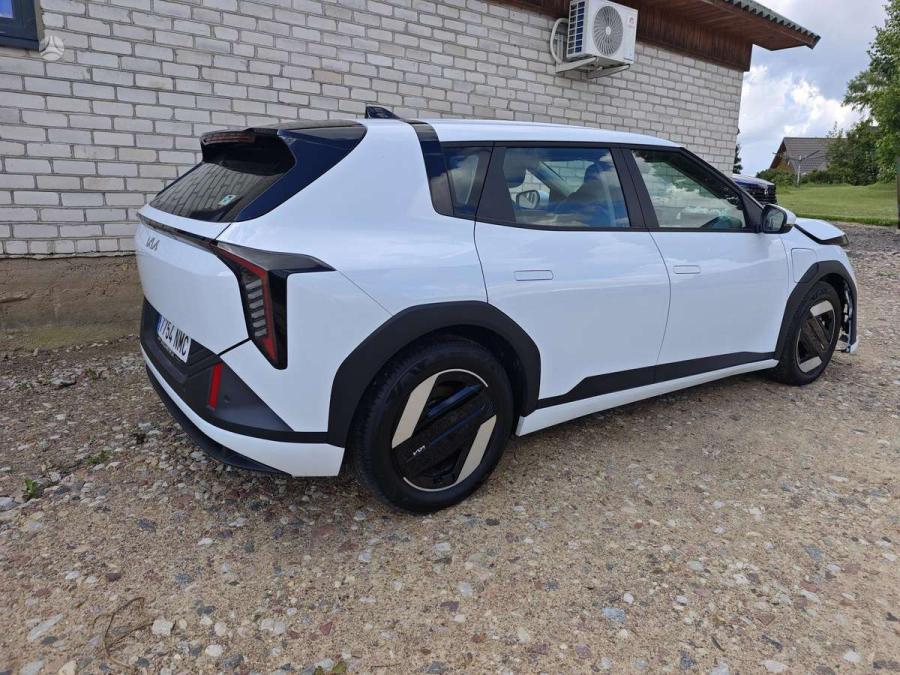 Белый Киа EV4 2026 в Тельшяй, объемом двигателя 0.00 л и пробегом 7 тыс. км за 18600 €, фото 14 на AUTOMOTO.COM.LV