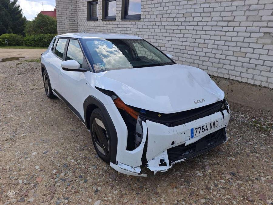 Белый Киа EV4 2026 в Тельшяй, объемом двигателя 0.00 л и пробегом 7 тыс. км за 18600 €, фото 15 на AUTOMOTO.COM.LV