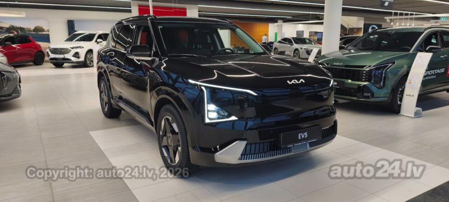 Melns Kia EV5 2026 Tartu, ar dzinēja tilpumu 0.00 L un nobraukumu 50 tūkst. km par 49990 €, foto 2 vietnē AUTOMOTO.COM.LV