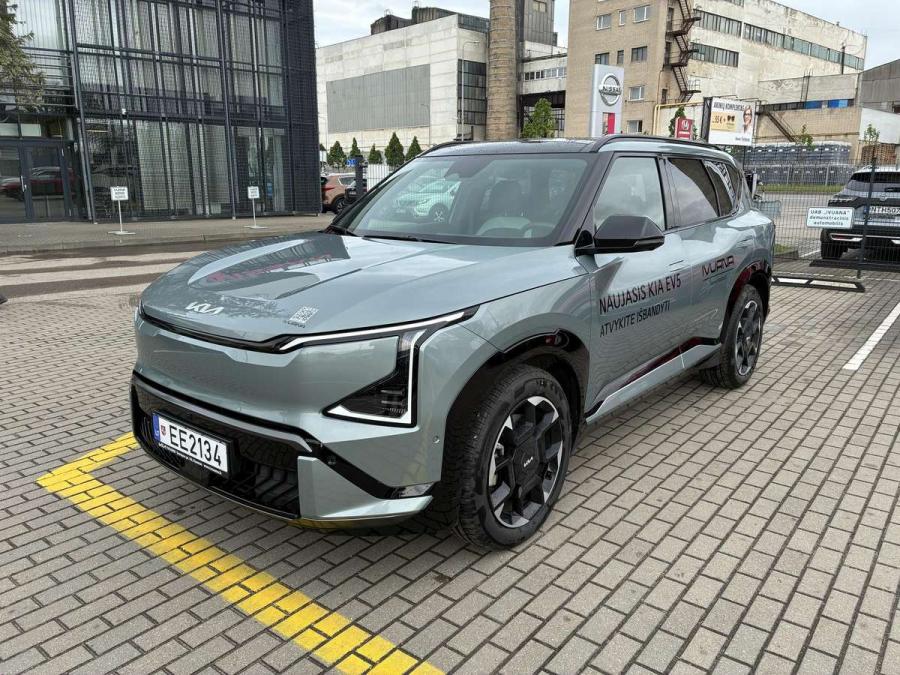 Серый Киа EV5 2026 в Каунас, объемом двигателя 0.00 л и пробегом 9 тыс. км за 49900 €, фото 1 на AUTOMOTO.COM.LV