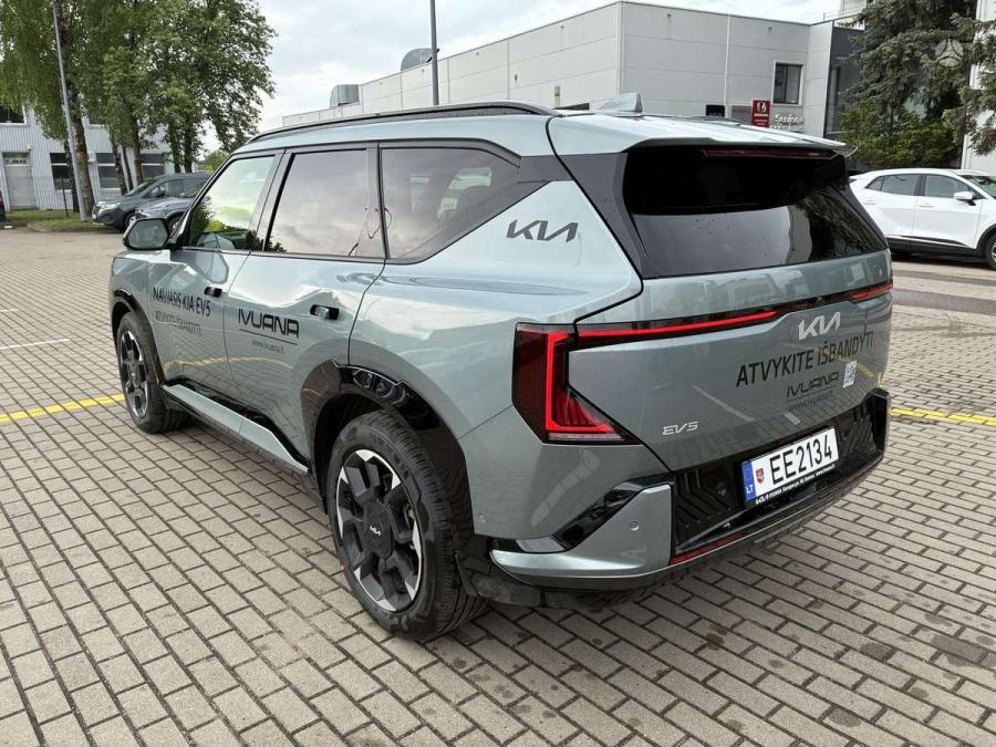 Серый Киа EV5 2026 в Каунас, объемом двигателя 0.00 л и пробегом 9 тыс. км за 49900 €, фото 5 на AUTOMOTO.COM.LV