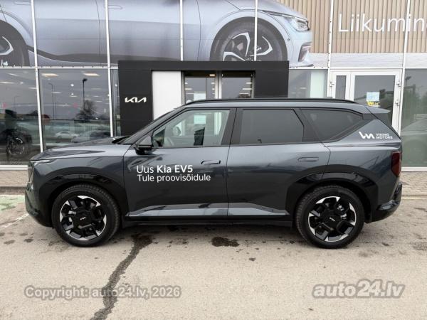 Pelēks Kia EV5 2026 Tallina, ar dzinēja tilpumu 0.00 L un nobraukumu 5 tūkst. km par 54500 €, foto 2 vietnē AUTOMOTO.COM.LV