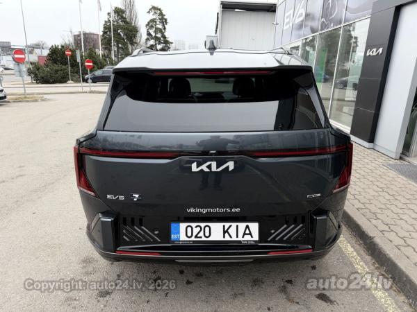 Pelēks Kia EV5 2026 Tallina, ar dzinēja tilpumu 0.00 L un nobraukumu 5 tūkst. km par 54500 €, foto 3 vietnē AUTOMOTO.COM.LV