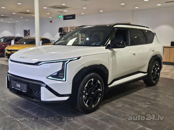 Balts Kia EV5 2026 Pērnava, ar dzinēja tilpumu 0.00 L un nobraukumu 47 tūkst. km par 57900 €, foto 1 vietnē AUTOMOTO.COM.LV