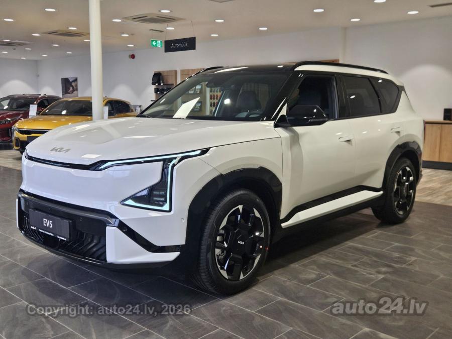 Balts Kia EV5 2026 Pērnava, ar dzinēja tilpumu 0.00 L un nobraukumu 47 tūkst. km par 57900 €, foto 1 vietnē AUTOMOTO.COM.LV