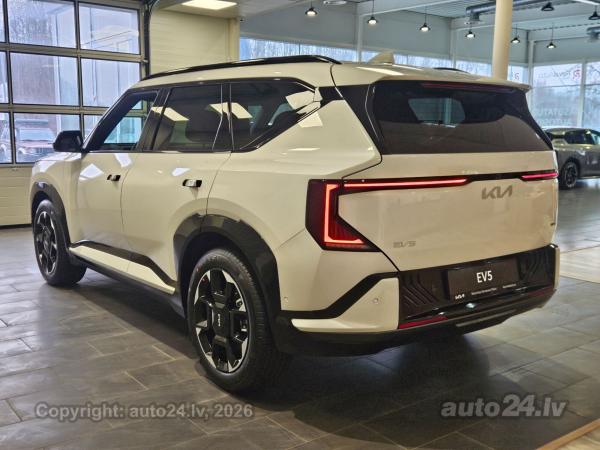Balts Kia EV5 2026 Pērnava, ar dzinēja tilpumu 0.00 L un nobraukumu 47 tūkst. km par 57900 €, foto 4 vietnē AUTOMOTO.COM.LV