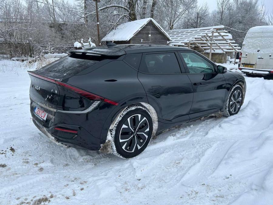 Melns Kia EV6 2022 Panevēža, ar dzinēja tilpumu 0.00 L un nobraukumu 89 tūkst. km par 22995 €, foto 6 vietnē AUTOMOTO.COM.LV