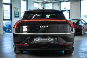 Melns Kia EV6 2022 Marijampole, ar dzinēja tilpumu 0.00 L un nobraukumu 108 tūkst. km par 23750 €, foto 12 vietnē AUTOMOTO.COM.LV