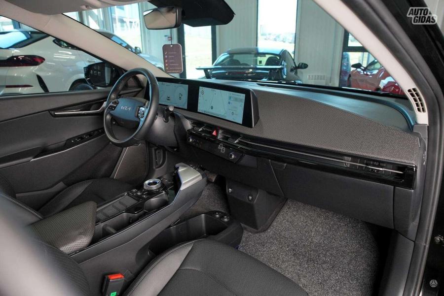 Melns Kia EV6 2022 Marijampole, ar dzinēja tilpumu 0.00 L un nobraukumu 108 tūkst. km par 23750 €, foto 37 vietnē AUTOMOTO.COM.LV