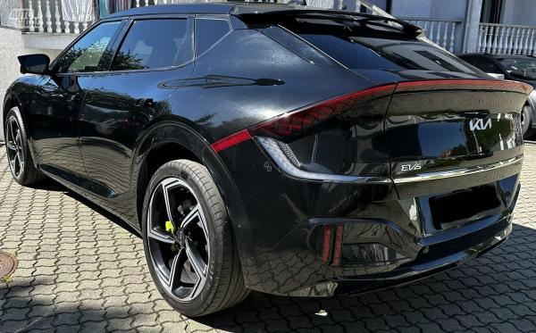 Black Kia EV6 2023 in Kaunas, with an engine capacity of 0.00 L and mileage of 29 thousand km for 30500 €, photo 4 on AUTOMOTO.COM.LV