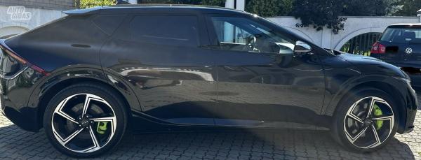 Black Kia EV6 2023 in Kaunas, with an engine capacity of 0.00 L and mileage of 29 thousand km for 30500 €, photo 6 on AUTOMOTO.COM.LV