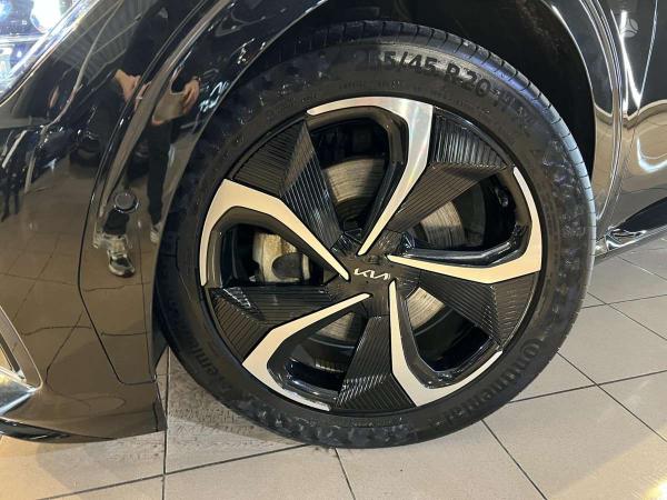 Black Kia EV6 2023 in Vilnius, with an engine capacity of 0.00 L and mileage of 36 thousand km for 35950 €, photo 4 on AUTOMOTO.COM.LV