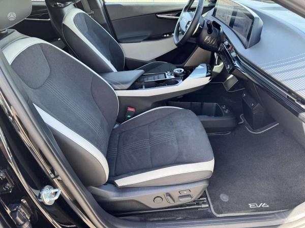 Black Kia EV6 2023 in Vilnius, with an engine capacity of 0.00 L and mileage of 36 thousand km for 35950 €, photo 9 on AUTOMOTO.COM.LV