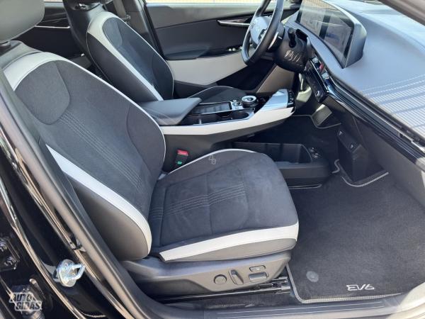 Киа EV6 2023 в Авиженяй на AUTOMOTO.COM.LV Черный Киа EV6 2023 в Авиженяй, объемом двигателя 0.00 л и пробегом 36 тыс. км за 35950 €, фото 9 на AUTOMOTO.COM.LV