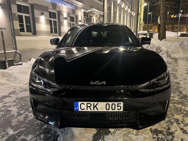 Melns Kia EV6 2024 Ukmergė, ar dzinēja tilpumu 0.00 L un nobraukumu 4 tūkst. km par 30000 €, foto 2 vietnē AUTOMOTO.COM.LV