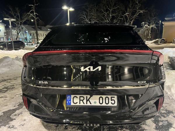 Melns Kia EV6 2024 Ukmergė, ar dzinēja tilpumu 0.00 L un nobraukumu 4 tūkst. km par 30000 €, foto 4 vietnē AUTOMOTO.COM.LV