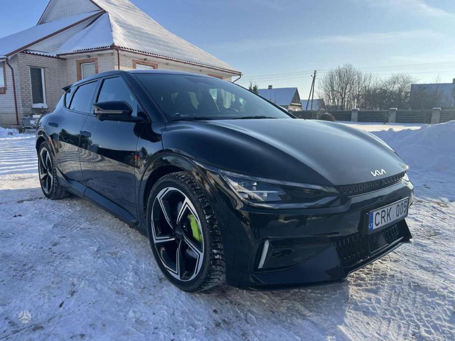 Melns Kia EV6 2024 Ukmergė, ar dzinēja tilpumu 0.00 L un nobraukumu 4 tūkst. km par 27500 €, foto 1 vietnē AUTOMOTO.COM.LV