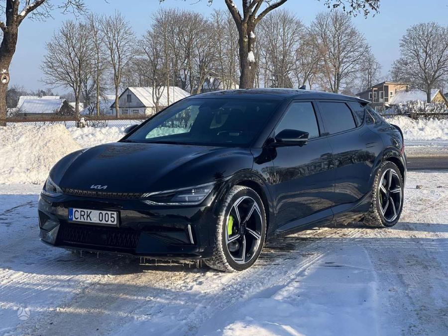 Melns Kia EV6 2024 Ukmergė, ar dzinēja tilpumu 0.00 L un nobraukumu 4 tūkst. km par 27500 €, foto 4 vietnē AUTOMOTO.COM.LV