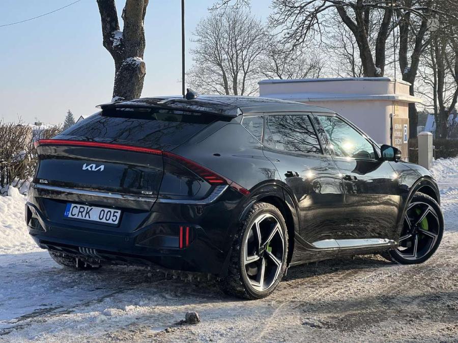 Melns Kia EV6 2024 Ukmergė, ar dzinēja tilpumu 0.00 L un nobraukumu 4 tūkst. km par 27500 €, foto 6 vietnē AUTOMOTO.COM.LV