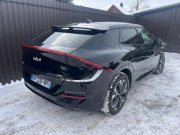 Black Kia EV6 2024 in Kaunas, with an engine capacity of 0.00 L and mileage of 29 thousand km for 17700 €, photo 6 on AUTOMOTO.COM.LV