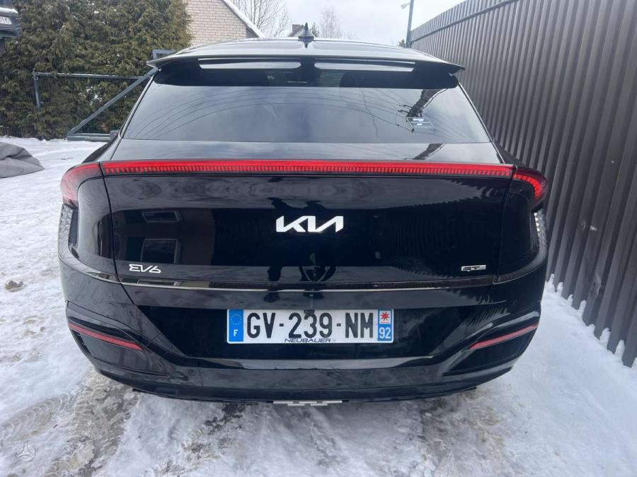Black Kia EV6 2024 in Kaunas, with an engine capacity of 0.00 L and mileage of 29 thousand km for 16700 €, photo 8 on AUTOMOTO.COM.LV