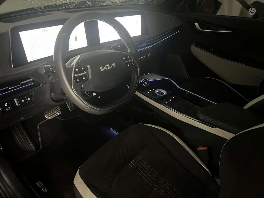 Black Kia EV6 2024 in Kaunas, with an engine capacity of 0.00 L and mileage of 29 thousand km for 16700 €, photo 14 on AUTOMOTO.COM.LV