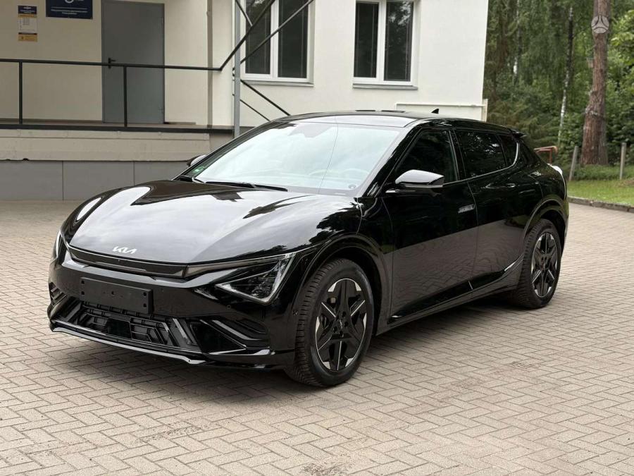 Black Kia EV6 2025 in Prienai, with an engine capacity of 0.00 L and mileage of 4 thousand km for 39900 €, photo 3 on AUTOMOTO.COM.LV