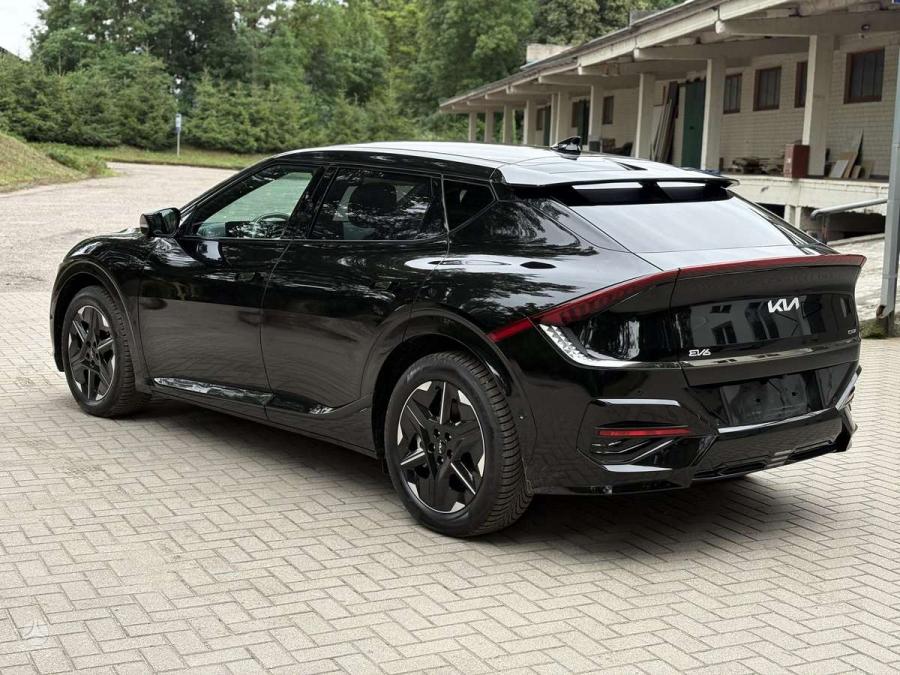 Black Kia EV6 2025 in Prienai, with an engine capacity of 0.00 L and mileage of 4 thousand km for 39900 €, photo 4 on AUTOMOTO.COM.LV