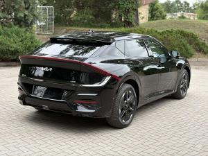 Black Kia EV6 2025 in Prienai, with an engine capacity of 0.00 L and mileage of 4 thousand km for 39900 €, photo 5 on AUTOMOTO.COM.LV