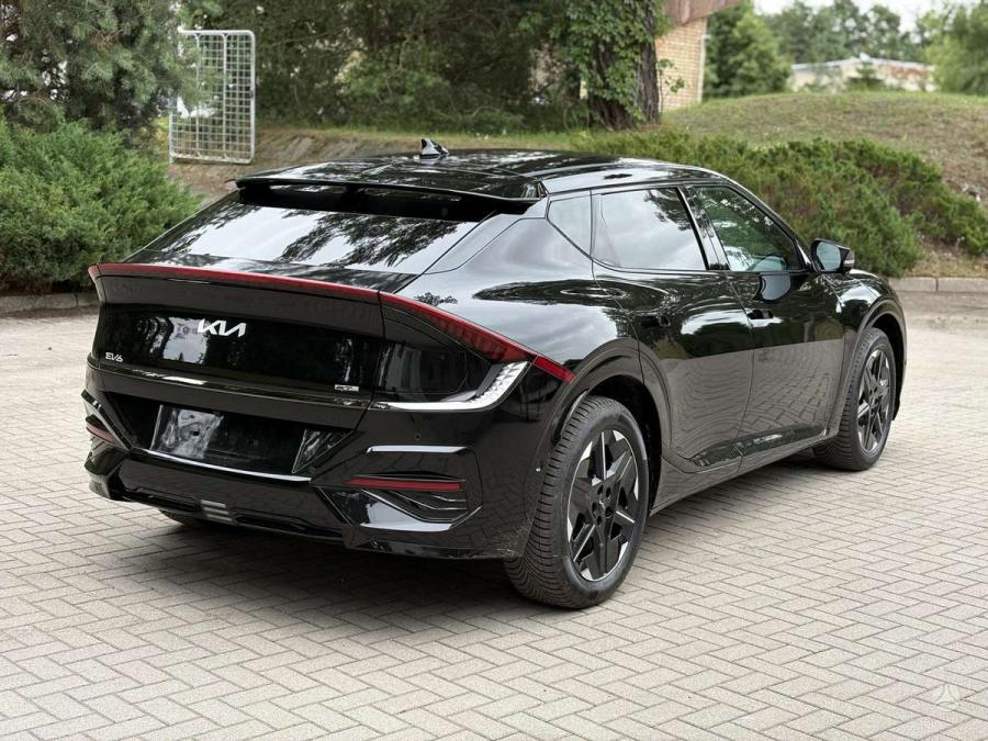 Black Kia EV6 2025 in Prienai, with an engine capacity of 0.00 L and mileage of 4 thousand km for 39900 €, photo 5 on AUTOMOTO.COM.LV