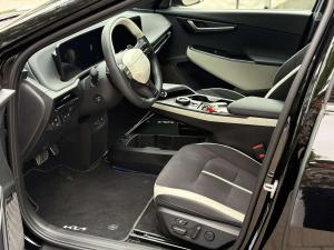 Black Kia EV6 2025 in Prienai, with an engine capacity of 0.00 L and mileage of 4 thousand km for 39900 €, photo 6 on AUTOMOTO.COM.LV