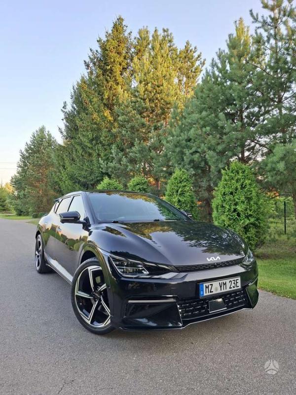 Black Kia EV6 2023 in Kaunas, with an engine capacity of 0.00 L and mileage of 73 thousand km for 28000 €, photo 1 on AUTOMOTO.COM.LV