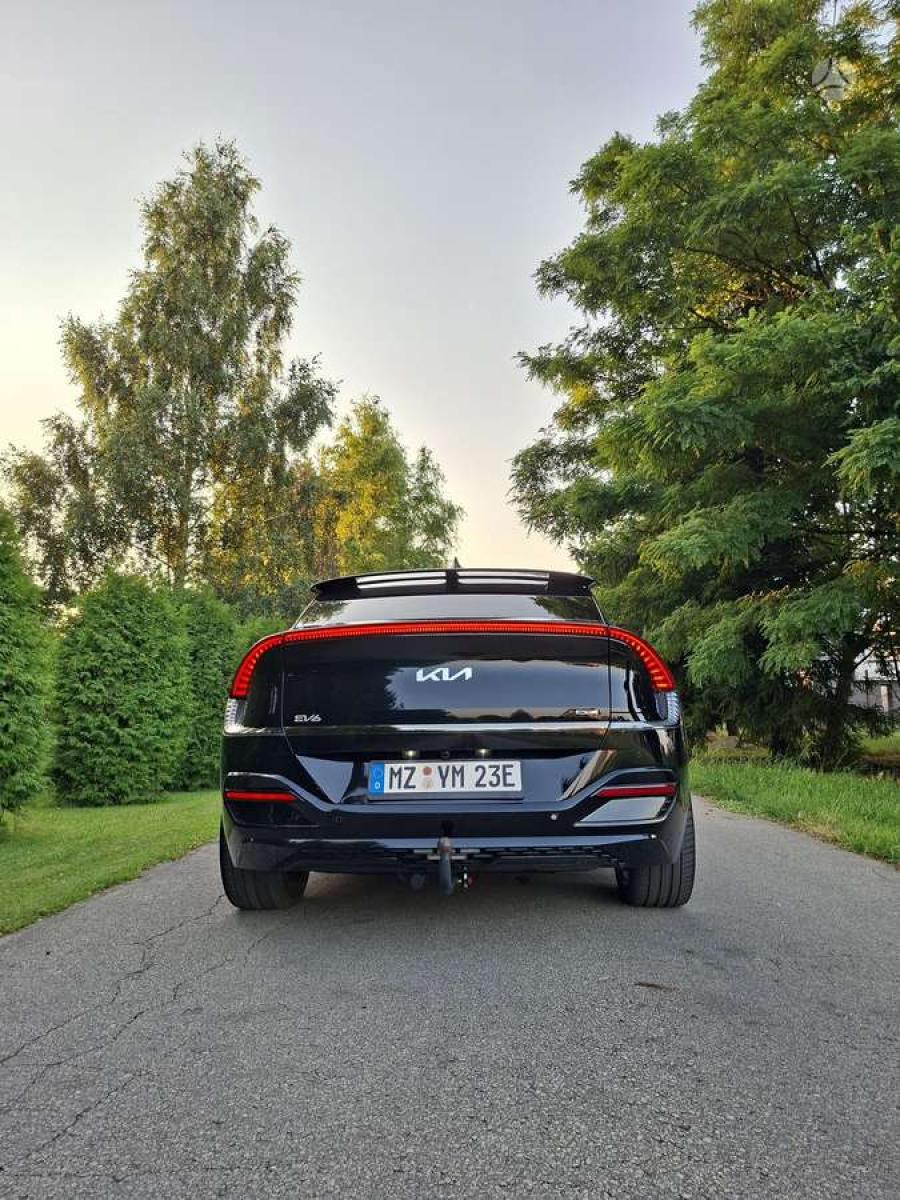 Melns Kia EV6 2023 Kauņa, ar dzinēja tilpumu 0.00 L un nobraukumu 73 tūkst. km par 28000 €, foto 6 vietnē AUTOMOTO.COM.LV