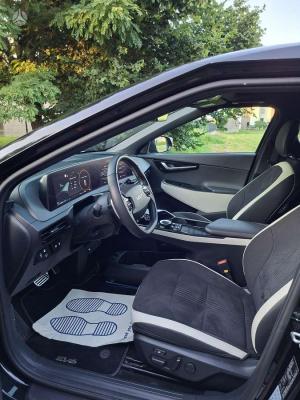 Melns Kia EV6 2023 Kauņa, ar dzinēja tilpumu 0.00 L un nobraukumu 73 tūkst. km par 28000 €, foto 10 vietnē AUTOMOTO.COM.LV