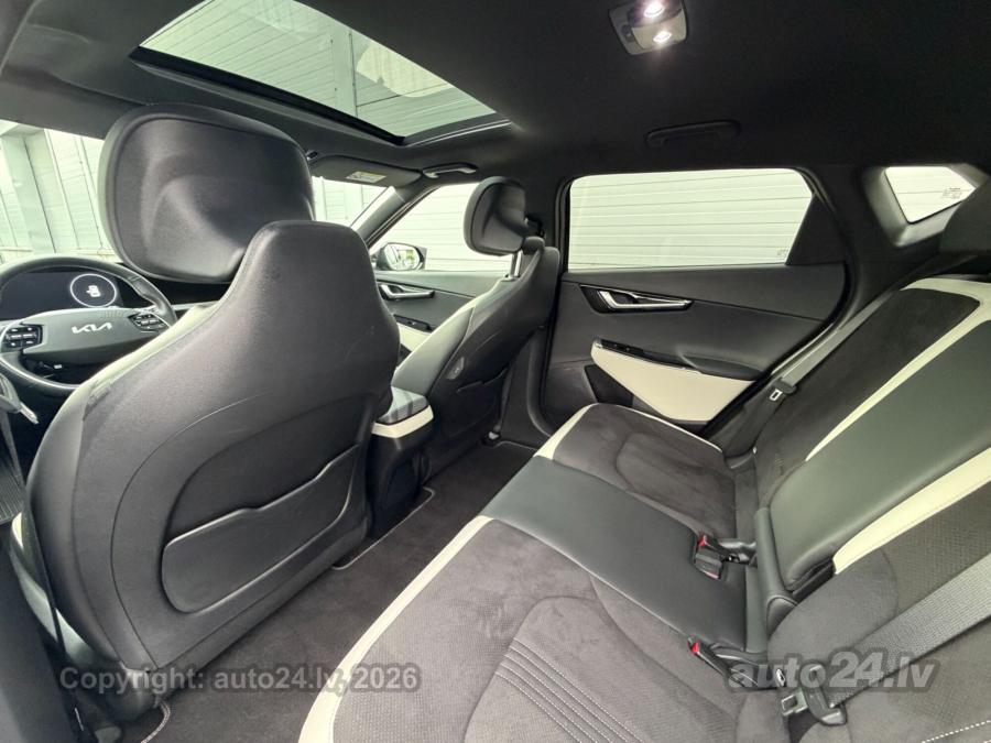 Melns Kia EV6 2023 Tallina, ar dzinēja tilpumu 0.00 L un nobraukumu 47 tūkst. km par 36990 €, foto 13 vietnē AUTOMOTO.COM.LV