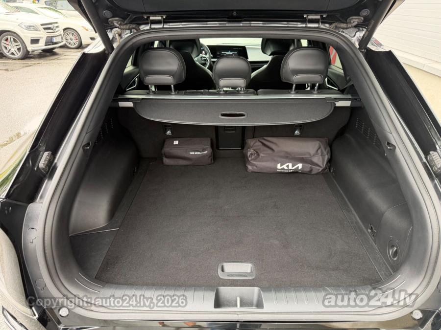 Melns Kia EV6 2023 Tallina, ar dzinēja tilpumu 0.00 L un nobraukumu 47 tūkst. km par 36990 €, foto 17 vietnē AUTOMOTO.COM.LV