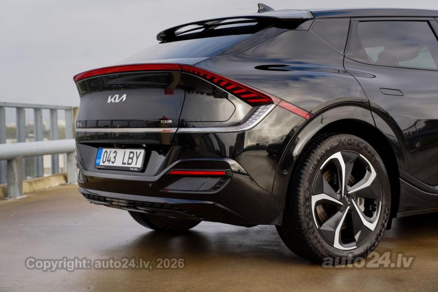 Melns Kia EV6 2024 Tallina, ar dzinēja tilpumu 0.00 L un nobraukumu 12 tūkst. km par 44900 €, foto 5 vietnē AUTOMOTO.COM.LV