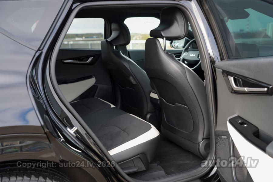Melns Kia EV6 2024 Tallina, ar dzinēja tilpumu 0.00 L un nobraukumu 12 tūkst. km par 44900 €, foto 18 vietnē AUTOMOTO.COM.LV
