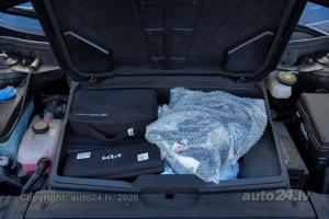 Melns Kia EV6 2024 Tallina, ar dzinēja tilpumu 0.00 L un nobraukumu 12 tūkst. km par 44900 €, foto 24 vietnē AUTOMOTO.COM.LV