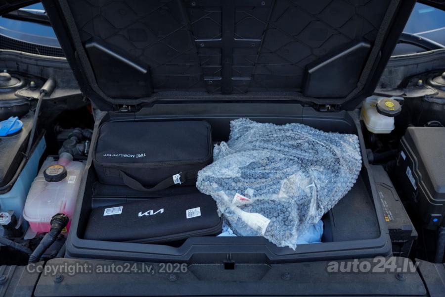 Melns Kia EV6 2024 Tallina, ar dzinēja tilpumu 0.00 L un nobraukumu 12 tūkst. km par 44900 €, foto 24 vietnē AUTOMOTO.COM.LV