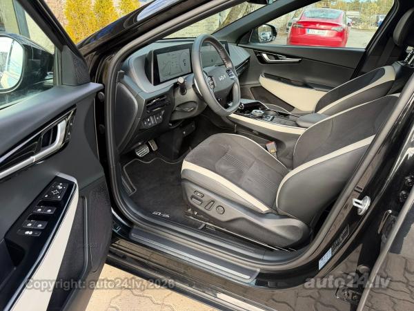 Черный Киа EV6 2024 в Таллин, объемом двигателя 0.00 л и пробегом 32 тыс. км за 41990 €, фото 3 на AUTOMOTO.COM.LV