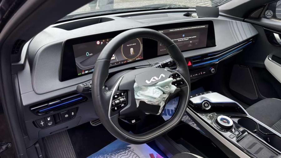 Черный Киа EV6 2024 в Ионава, объемом двигателя 0.00 л и пробегом 30 тыс. км за 21700 €, фото 22 на AUTOMOTO.COM.LV