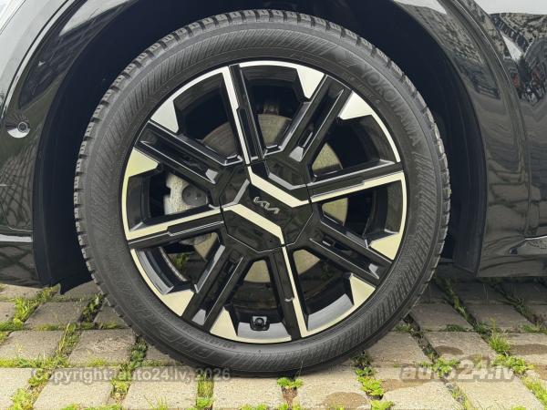 Black Kia EV6 2025 in Tallinn, with an engine capacity of 0.00 L and mileage of 29 thousand km for 53990 €, photo 10 on AUTOMOTO.COM.LV