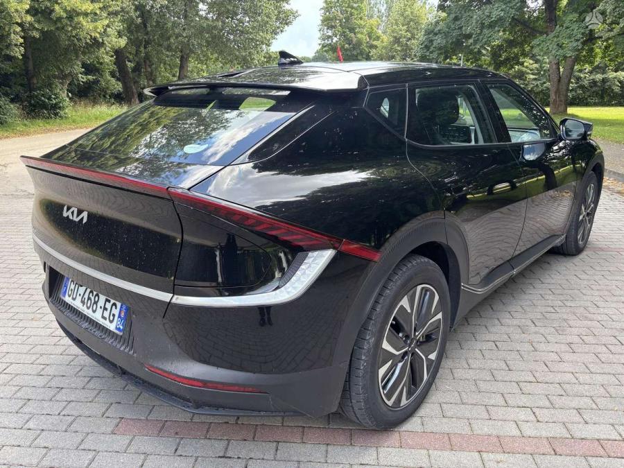 Melns Kia EV6 2021 Tauragė, ar dzinēja tilpumu 0.00 L un nobraukumu 85 tūkst. km par 22500 €, foto 7 vietnē AUTOMOTO.COM.LV