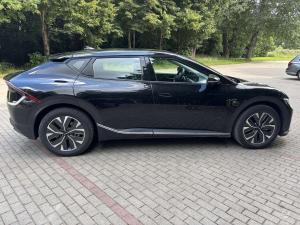 Melns Kia EV6 2021 Tauragė, ar dzinēja tilpumu 0.00 L un nobraukumu 85 tūkst. km par 22500 €, foto 10 vietnē AUTOMOTO.COM.LV