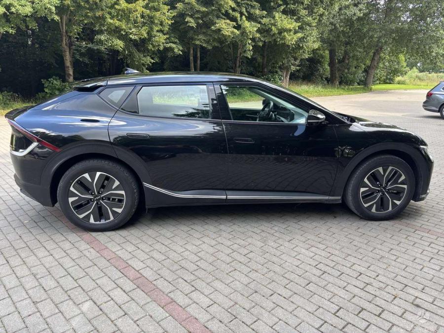 Melns Kia EV6 2021 Tauragė, ar dzinēja tilpumu 0.00 L un nobraukumu 85 tūkst. km par 22500 €, foto 10 vietnē AUTOMOTO.COM.LV