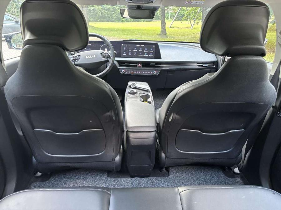 Melns Kia EV6 2021 Tauragė, ar dzinēja tilpumu 0.00 L un nobraukumu 85 tūkst. km par 22500 €, foto 13 vietnē AUTOMOTO.COM.LV
