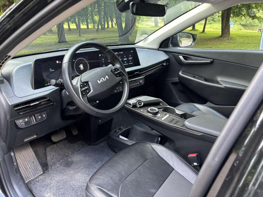 Melns Kia EV6 2021 Tauragė, ar dzinēja tilpumu 0.00 L un nobraukumu 85 tūkst. km par 22500 €, foto 16 vietnē AUTOMOTO.COM.LV